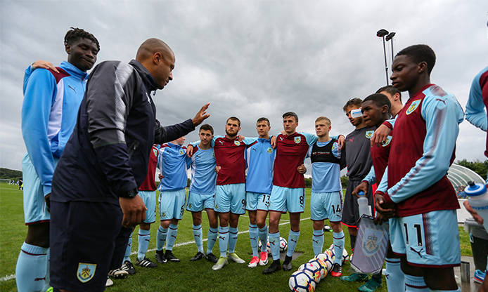 How to deliver an effective pre-match team talk - Youth club football ...