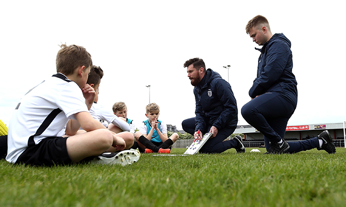 5 ways to connect with your players before a session - Youth club ...