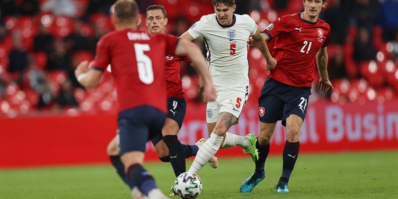 Centre backs stepping out to defend in midfield areas - Insight and ...